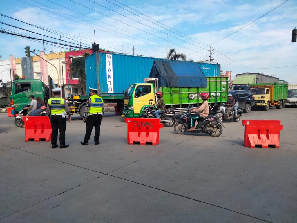 Breaking News, Jalan Pantura Pati - Rembang Macet Total Hingga Jalur Lingkar Selatan - Mondes