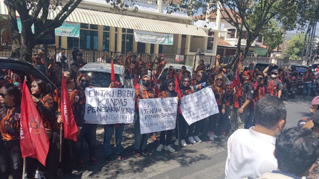 Capraga dan KOTI MPW Pemuda Pancasila Pati Gelar Demo, Pertanyakan ... Capraga dan KOTI MPW Pemuda Pancasila Pati Gelar Demo, Pertanyakan ...