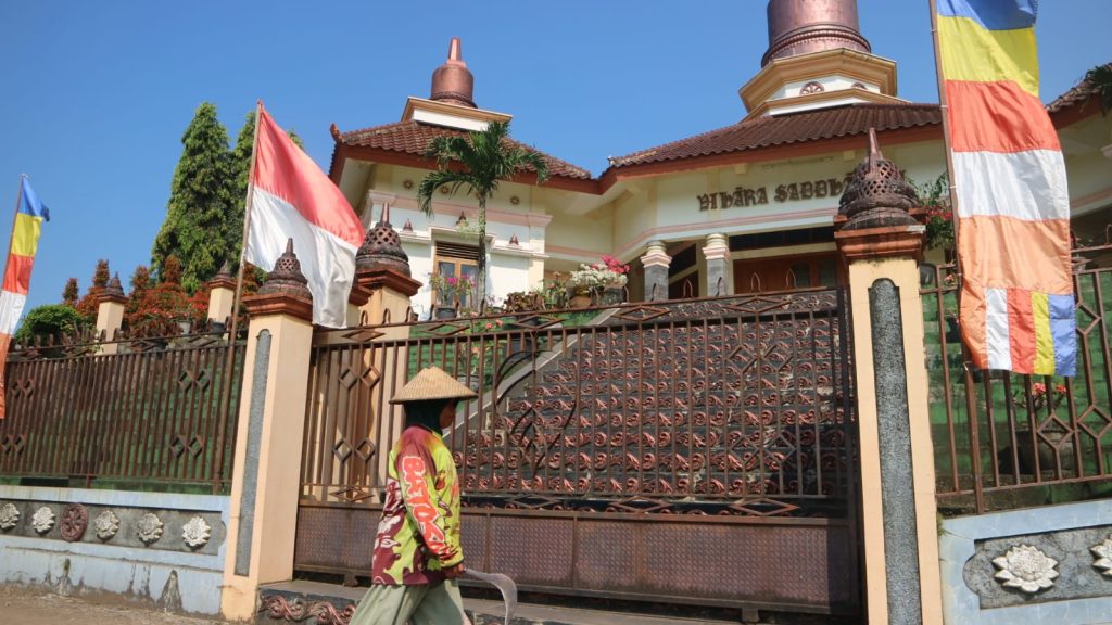 Pesona Vihara Megah di Pegunungan Muria - Mondes