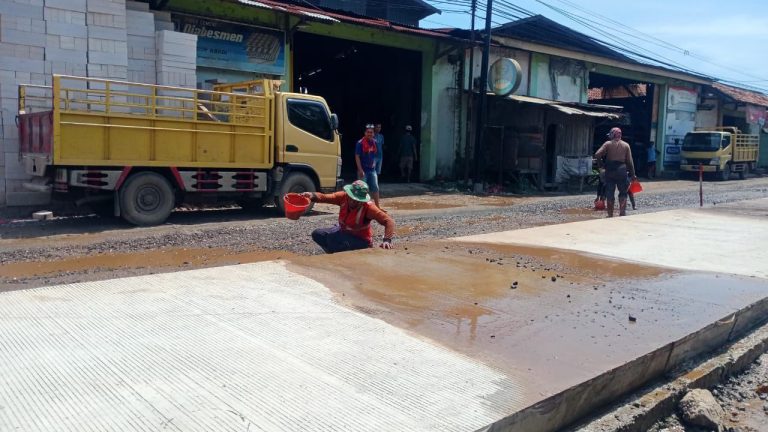 Pemkab Pati Gelontor Rp67,5 Miliar untuk Perbaikan 10 Jalan Rusak - Mondes