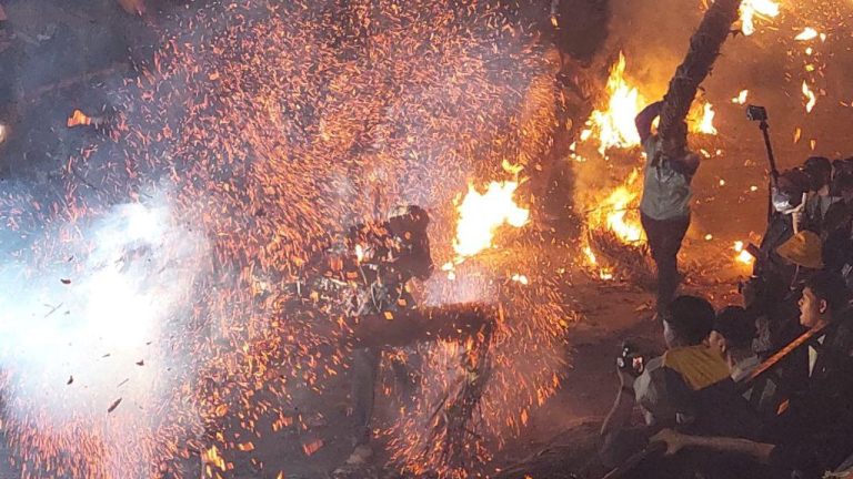 Perang Obor: Antara Tradisi, Ritual, dan Daya Tarik Wisata yang Memikat ...